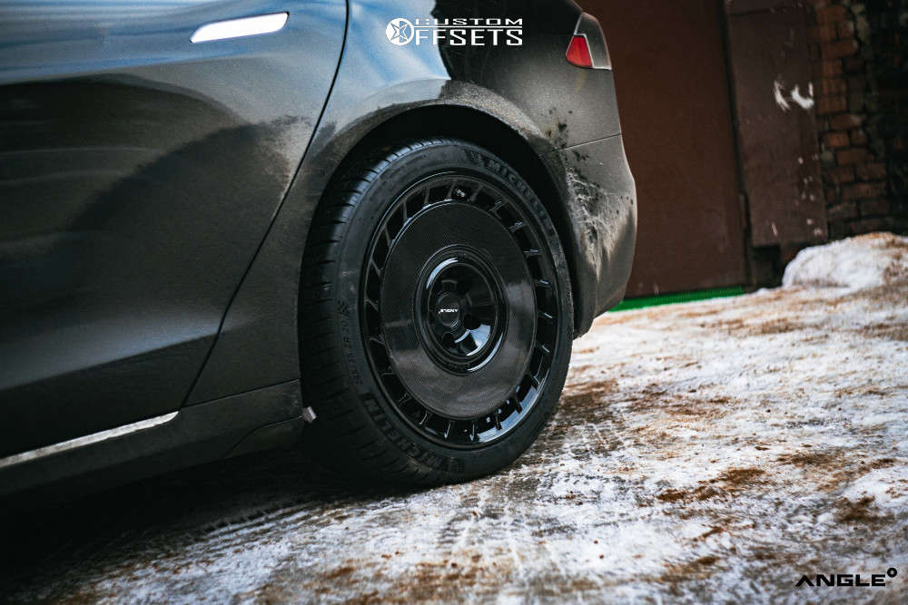 2020 Tesla S with 20x9 30 ANGLE A1-R45 and 245/40R20 Michelin Pilot ...
