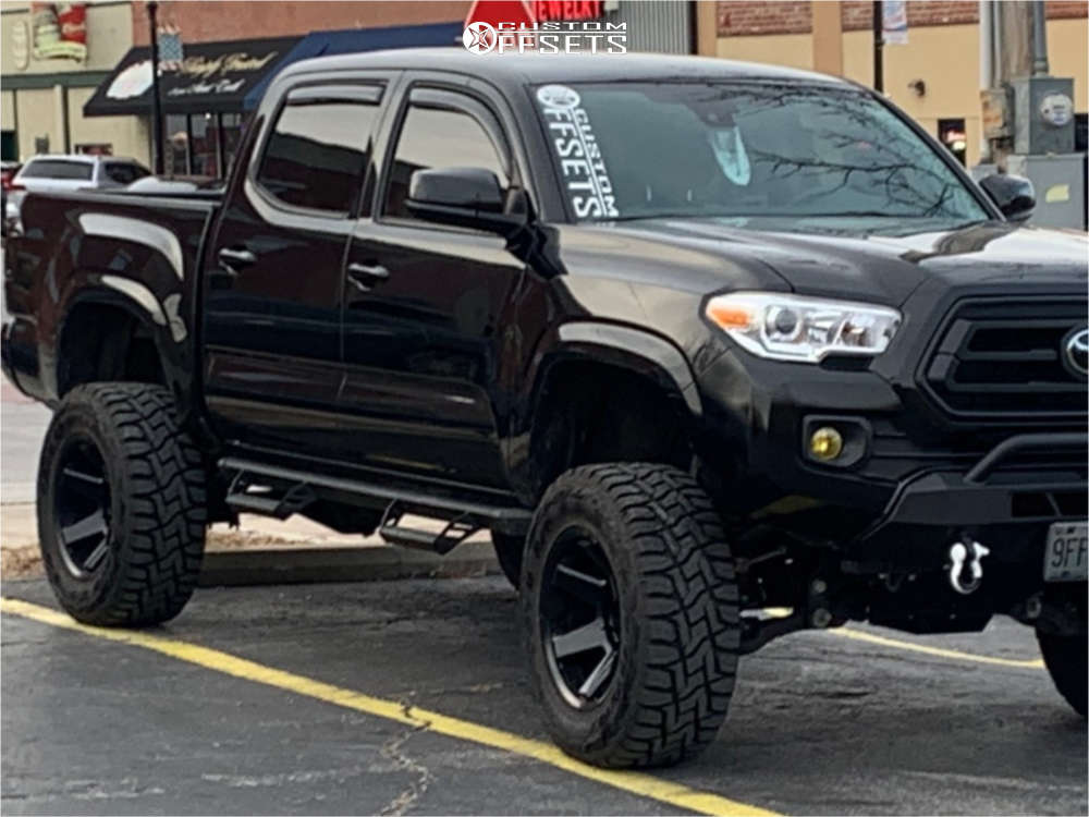 2021 Toyota Tacoma with 18x10.5 -44 Black Rhino Raze and 33/12.5R18 ...