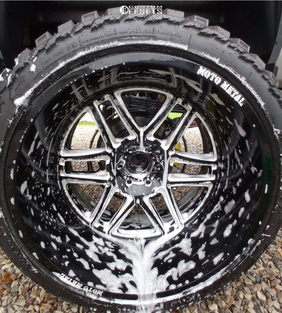 2016 Chevrolet Silverado 1500 with 24x14 -76 Moto Metal Mo992 and 35/13 ...