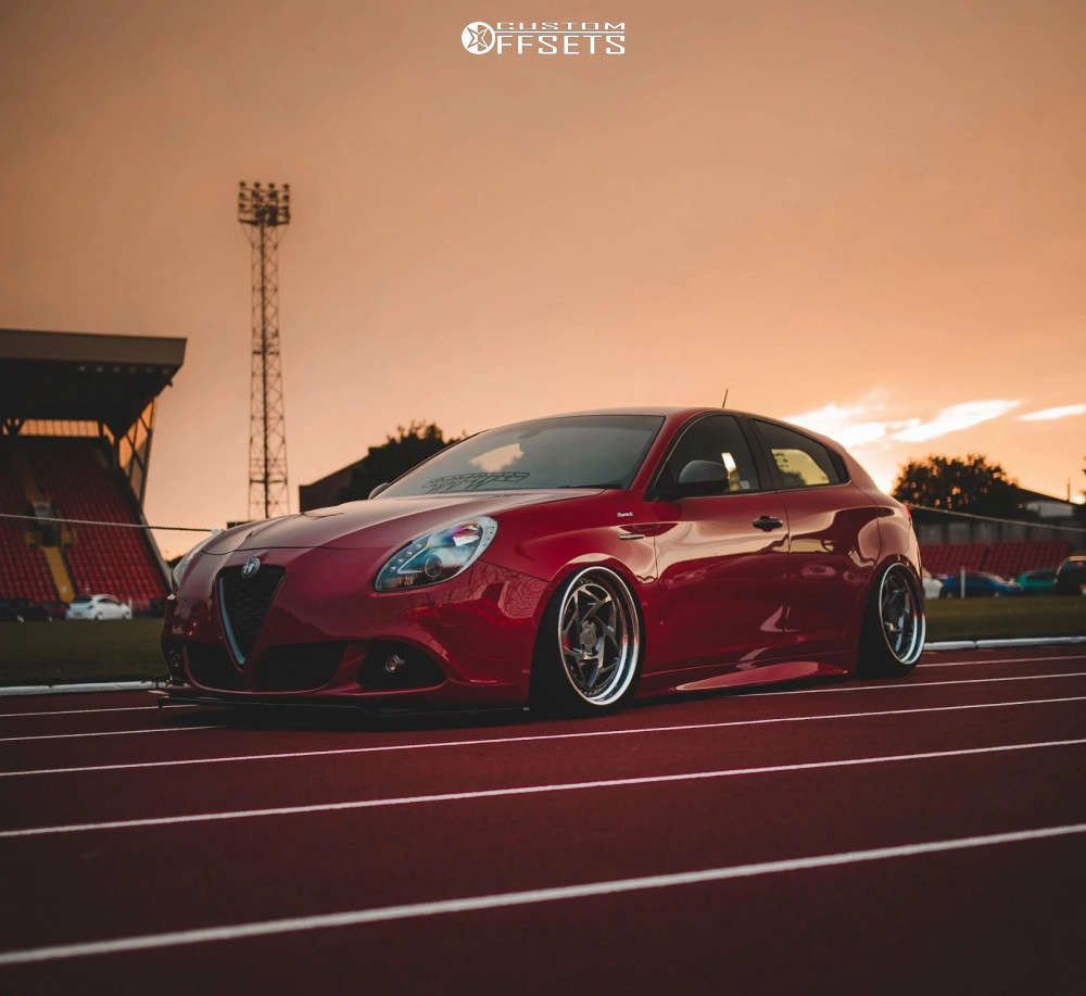 2015 Alfa Romeo Giulietta with 19x9 35 Radi8 R8S5 Forged Splits and 215 ...