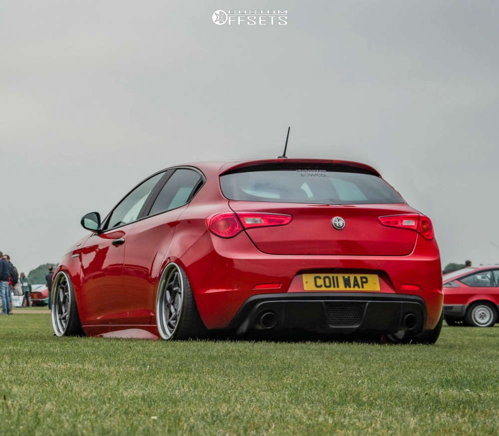 2015 Alfa Romeo Giulietta with 19x9 35 Radi8 R8S5 Forged Splits and 215 ...