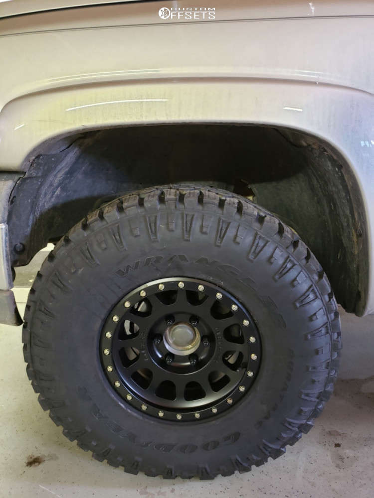 2003 Chevrolet Silverado 1500 with 16x8 0 Method Mr305 and 315/75R16 ...