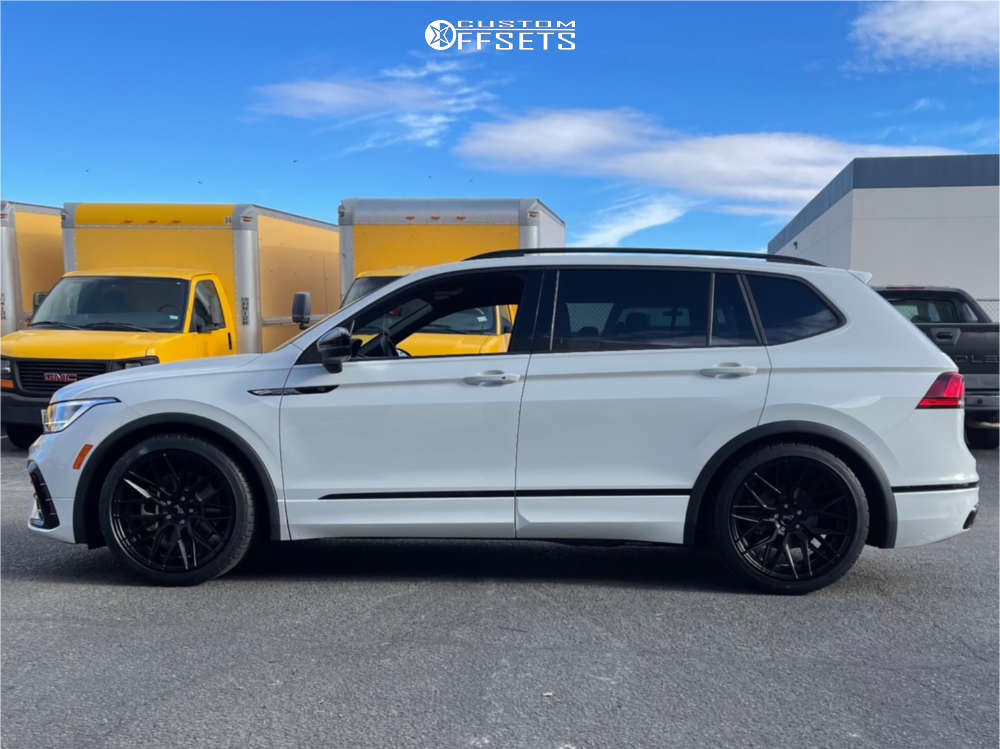 2022 Volkswagen Tiguan with 20x10.5 40 Niche Gamma and 285/35R20 ...