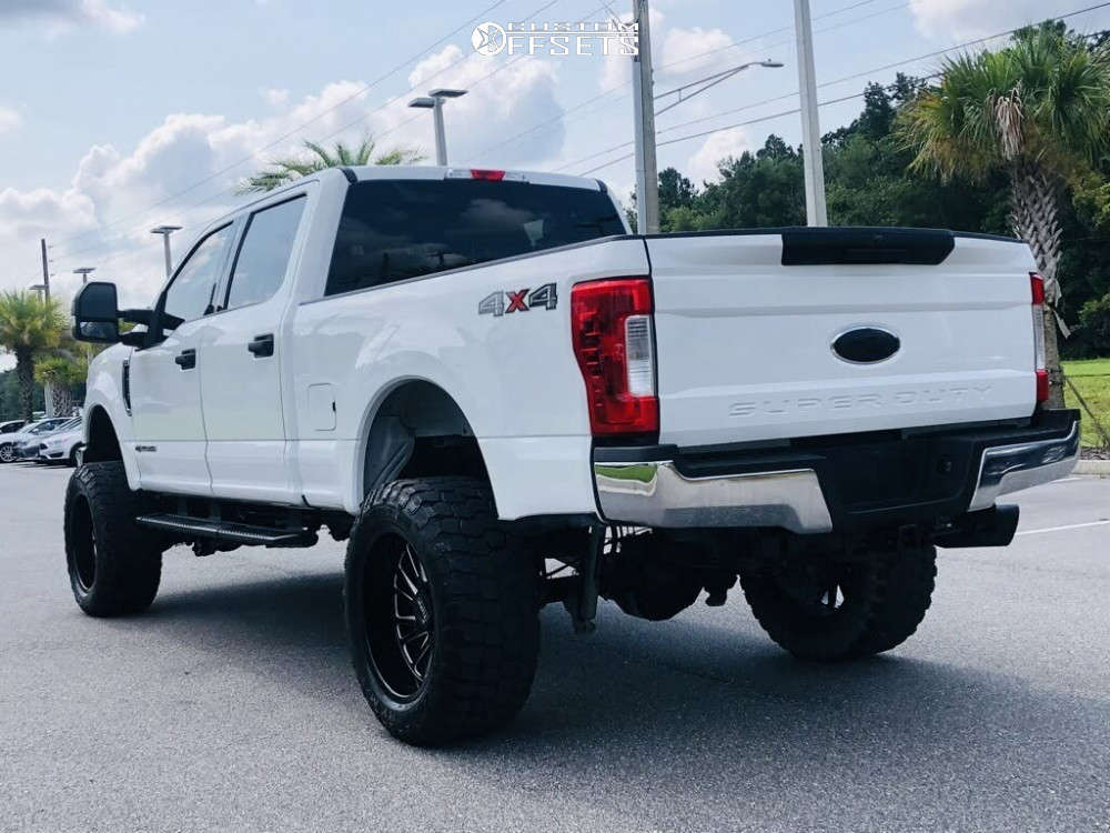 2019 Ford F-250 Super Duty with 22x12 -44 Tuff T2a and 37/13.5R22 ...