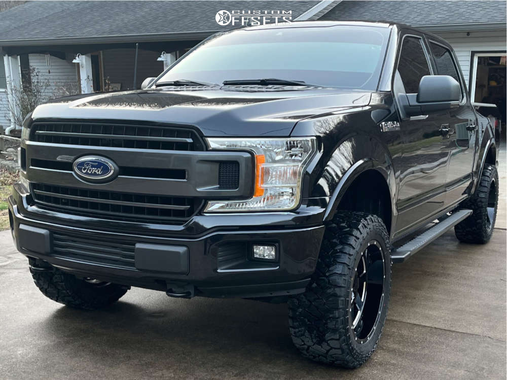 2019 Ford F-150 with 20x10 -24 Moto Metal MO962 and 33/12.5R20 Kenda ...