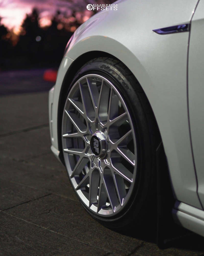 2016 Volkswagen Golf R with 18x8.5 35 Rotiform Rse and 205/40R18 Nitto ...