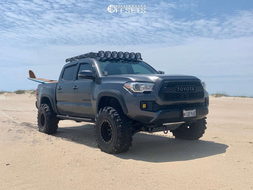 2017 Toyota Tacoma with 16x10 -38 Pro Comp Series 252 and 33/12.5R16 ...