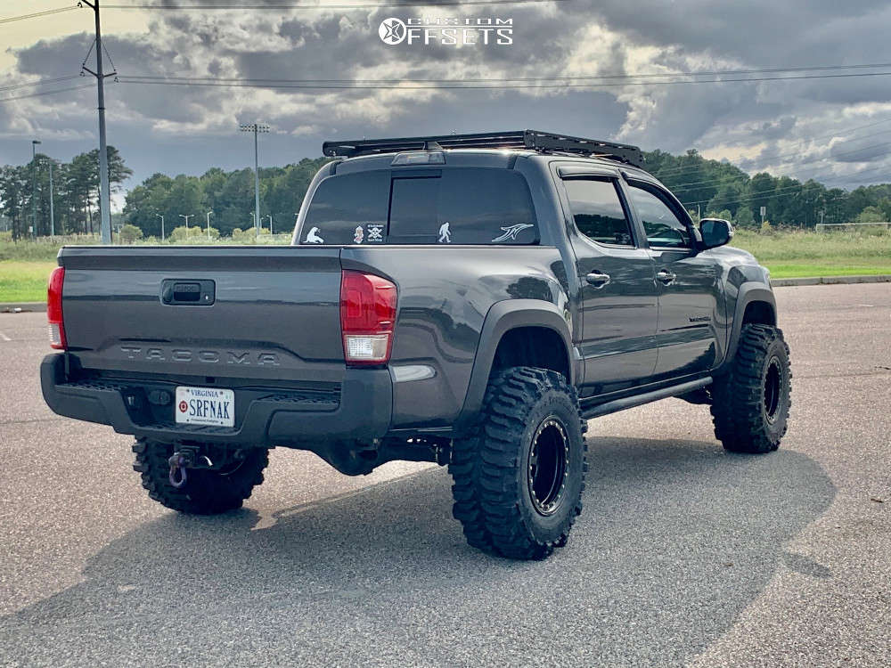 2017 Toyota Tacoma with 16x10 -38 Pro Comp Series 252 and 33/12.5R16 ...