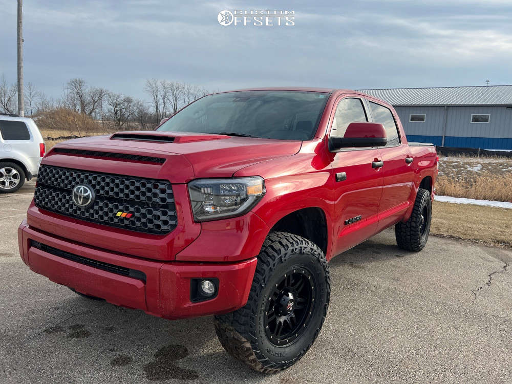 2021 Toyota Tundra with 18x9 25 DX4 7s and 33/12.5R18 Mickey Thompson ...
