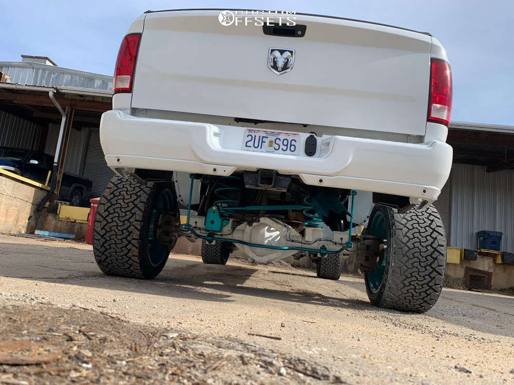 2018 Ram 2500 with 24x14 -76 Fuel Sledge and 35/15.5R24 Venom Power ...