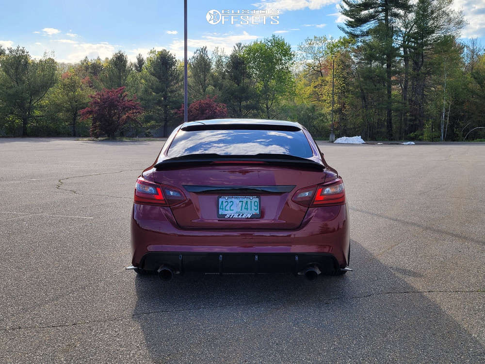 2017 Nissan Altima with 20x8.5 35 Rohana Rfx5 and 245/45R20 Falken ...