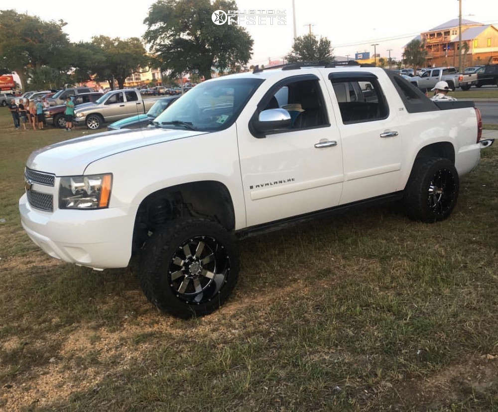 2007 Chevrolet Avalanche with 20x12 -44 Moto Metal Mo962 and 33/12.5R20 ...