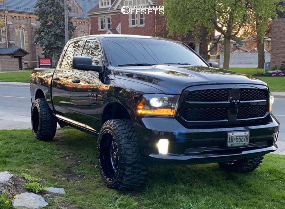 2018 Ram 1500 with 22x12 -44 TIS 544MB and 35/12.5R22 Fury Offroad ...