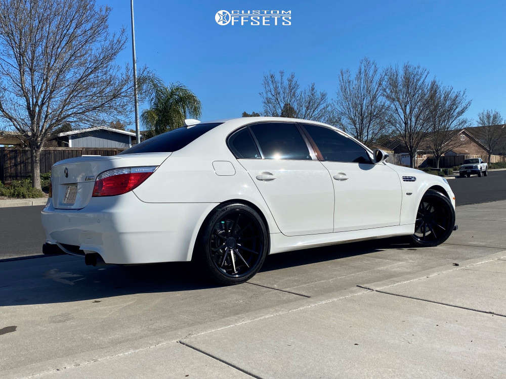 2010 BMW M5 with 20x9 20 Ferrada FR4 and 255/35R20 Michelin Pilot Sport ...