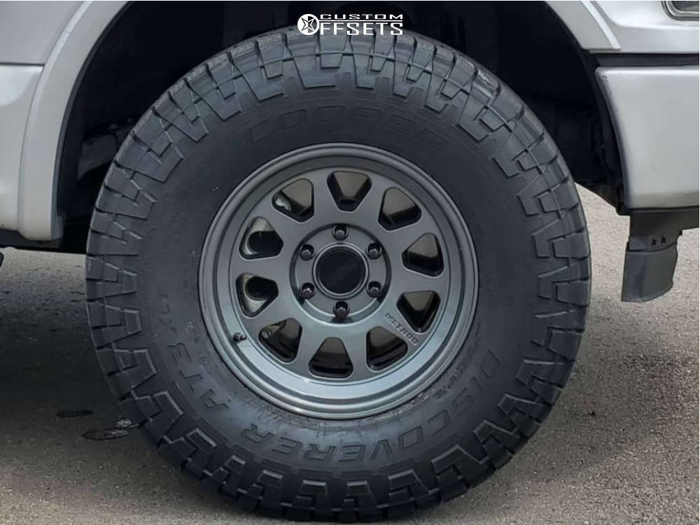 2018 Ford F-150 with 17x8.5 0 Method Mr316 and 315/70R17 Cooper ...