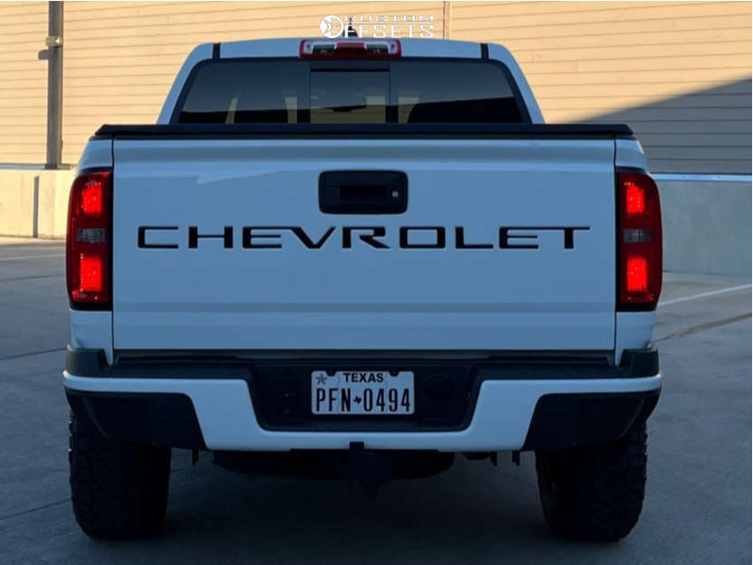 2021 Chevrolet Colorado with 17x8.5 7 Fuel Vector and 265/70R17 Nitto ...