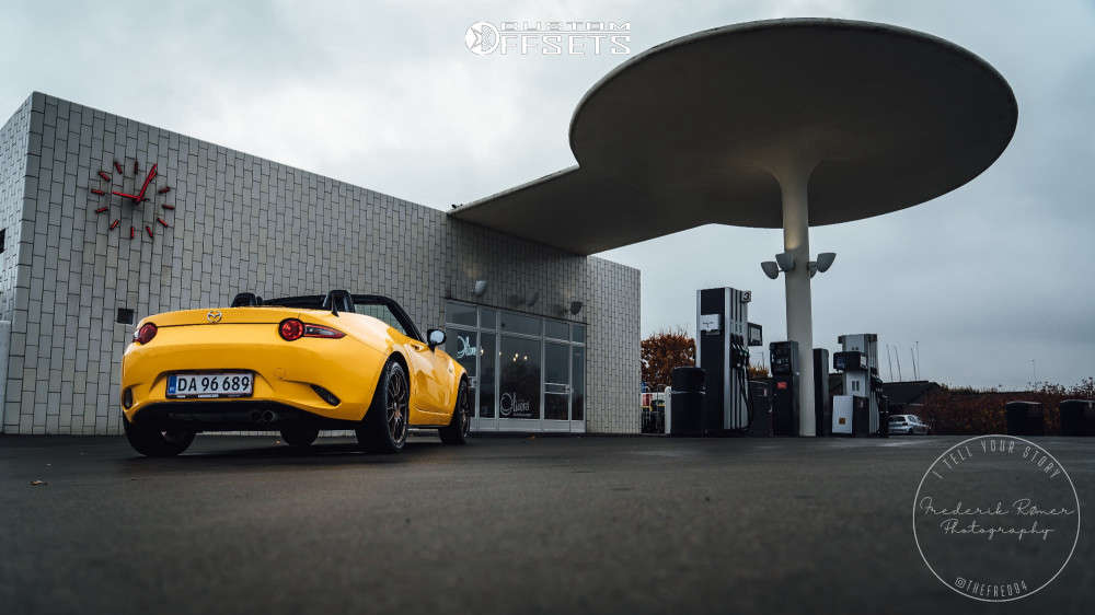 2021 Mazda MX-5 Miata with 17x7 37 OZ Racing Ultraleggera and 215/45R17 ...