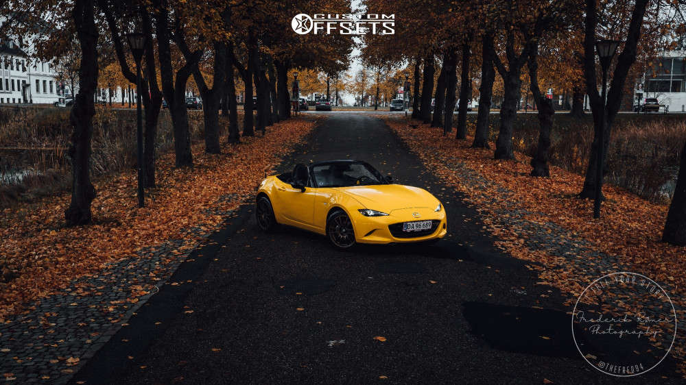 2021 Mazda MX-5 Miata with 17x7 37 OZ Racing Ultraleggera and 215/45R17 ...