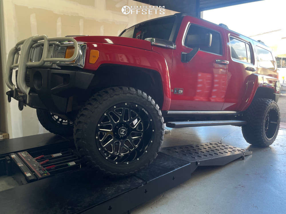 2006 Hummer H3 with 20x12 -44 Hostile Sprocket and 33/12.5R20 Toyo ...