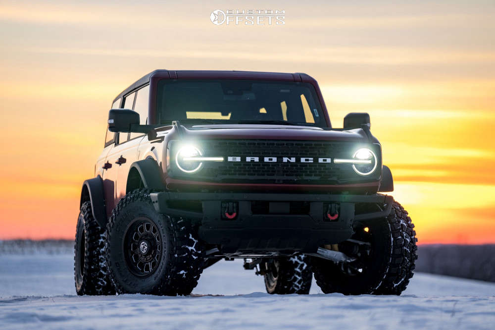 2021 Ford Bronco with 17x9 0 Anthem Off-Road Intimidator and 37/12.5R17 ...