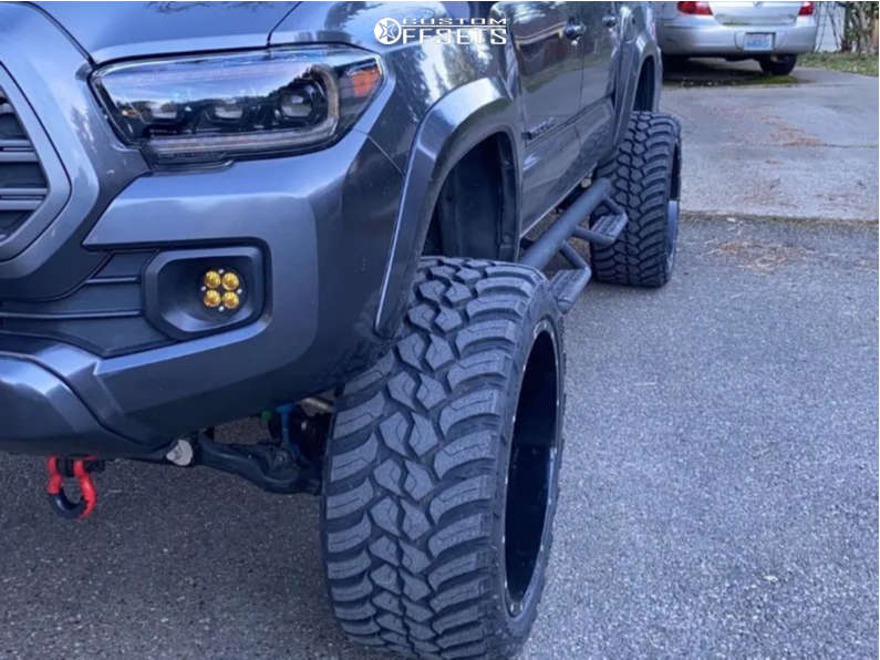 2020 Toyota Tacoma with 22x12 -50 Ballistic Rage and 33/12.5R22 AMP Mud ...