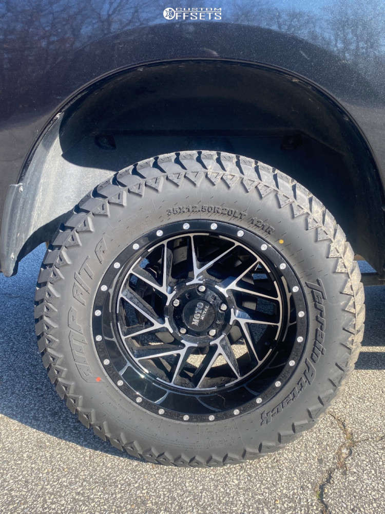 2019 Ram 1500 Classic with 20x10 -18 Moto Metal Mo985 and 35/12.5R20 ...