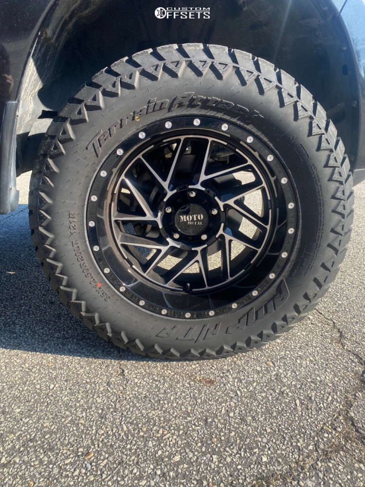 2019 Ram 1500 Classic with 20x10 -18 Moto Metal Mo985 and 35/12.5R20 ...