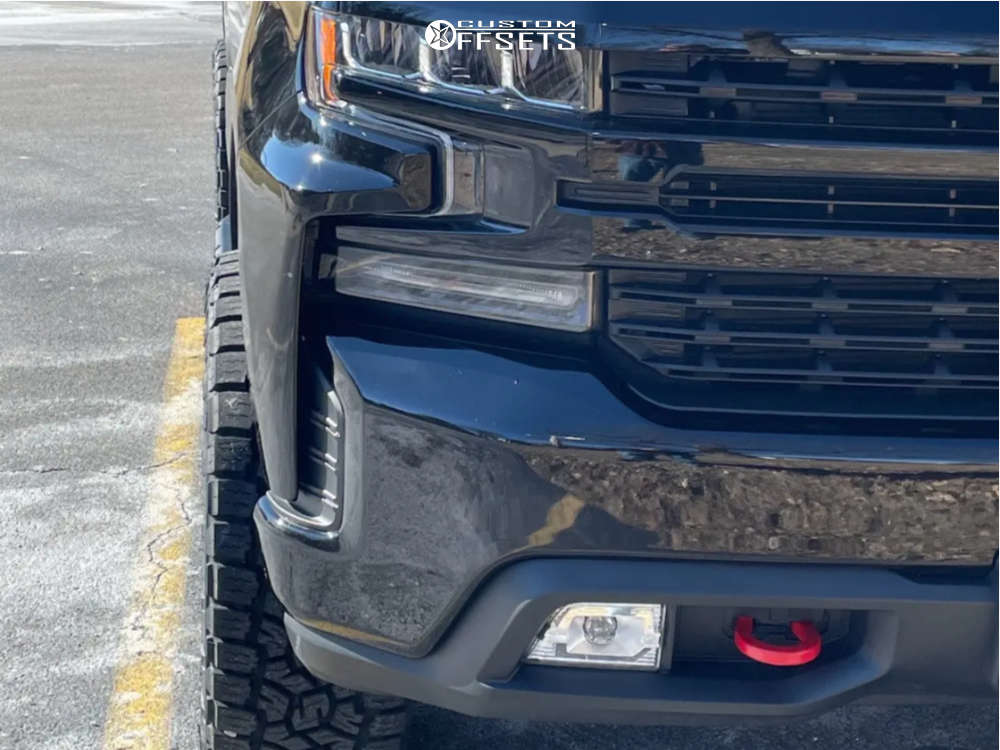 2019 Chevrolet Silverado 1500 with 20x9 TIS 552B and 295/55R20 Toyo ...