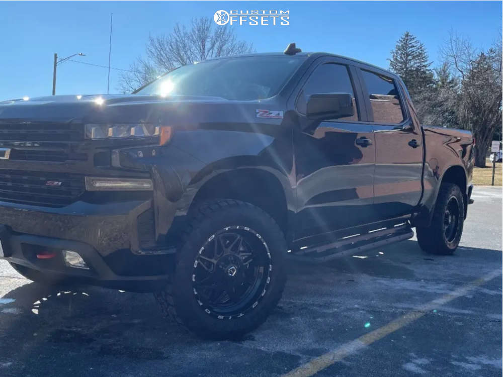 2019 Chevrolet Silverado 1500 with 20x9 TIS 552B and 295/55R20 Toyo ...