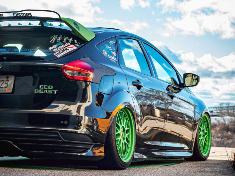 2015 Ford Focus with 18x8.5 30 ESR Sr05 and 215/45R18 Toyo Tires Proxes ...