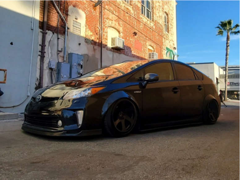 2015 Toyota Prius with 18x9.5 30 JNC Jnc032 and 225/40R18 Pirelli Pzero ...
