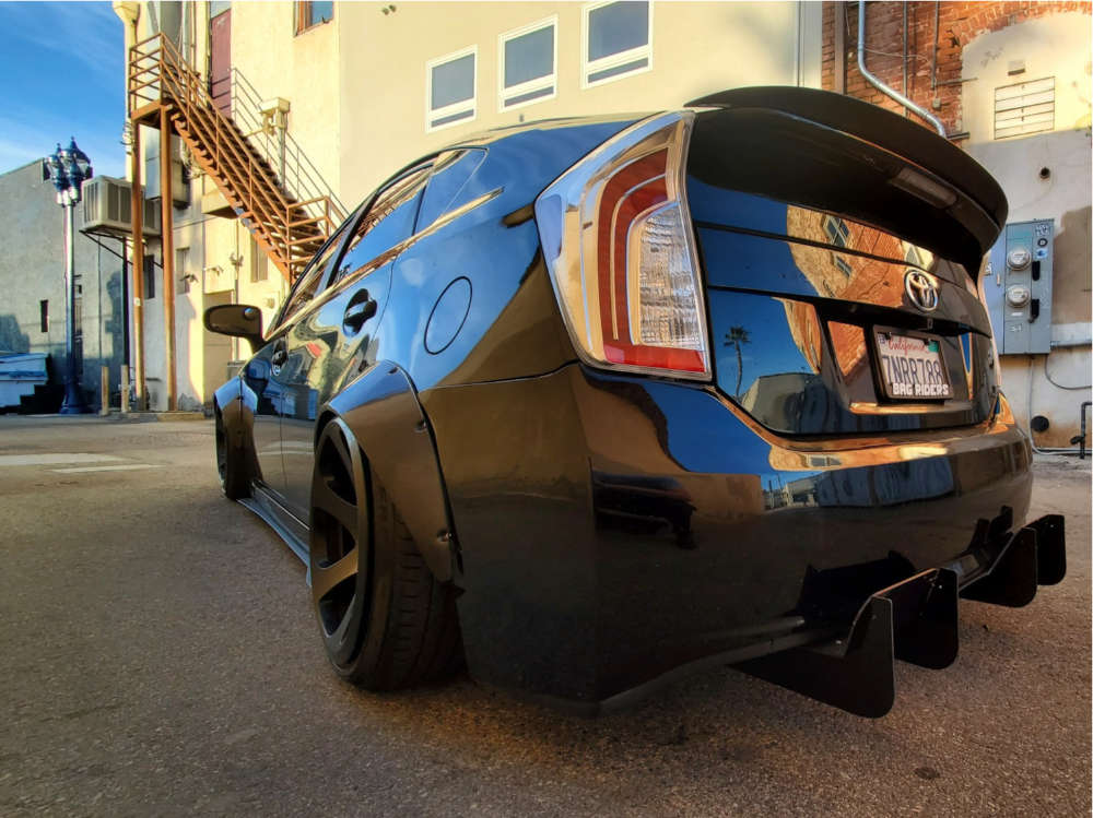 2015 Toyota Prius with 18x9.5 30 JNC Jnc032 and 225/40R18 Pirelli Pzero ...