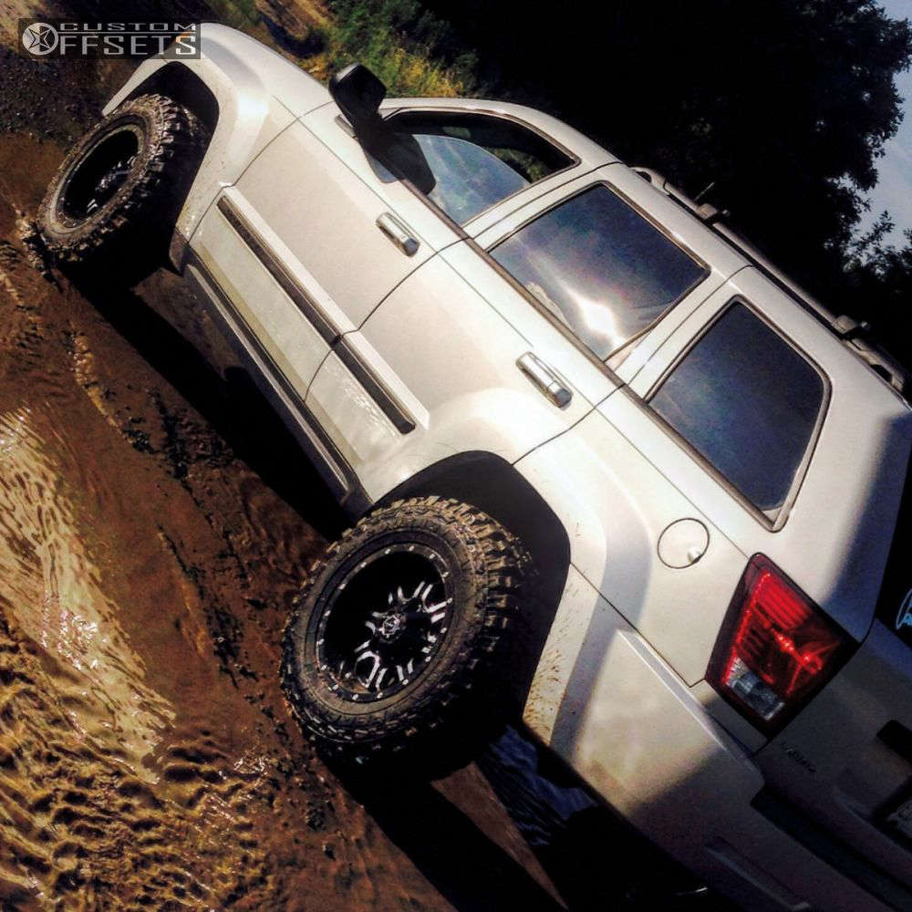 2008 Jeep Grand Cherokee with 17x9 -12 TIS 535 and 265/70R17 Federal ...