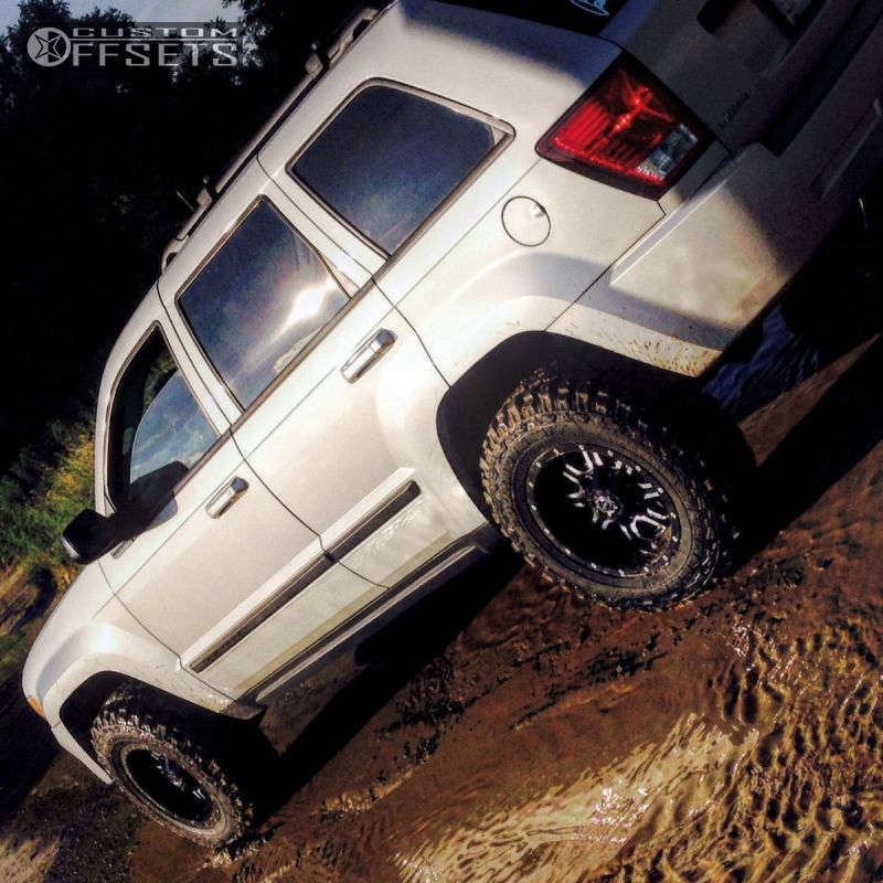 2008 Jeep Grand Cherokee with 17x9 -12 TIS 535 and 265/70R17 Federal ...