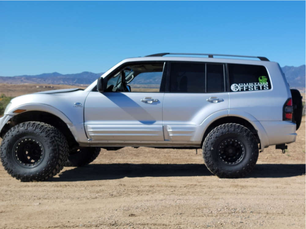 2001 Mitsubishi Montero with 16x10 -38 Pro Comp Series 252 and 315 ...