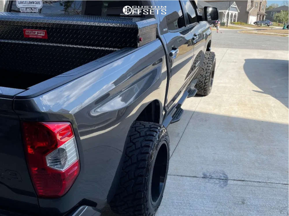 2021 Toyota Tundra with 20x12 -51 Hardrock Commander and 33/12.5R20 ...