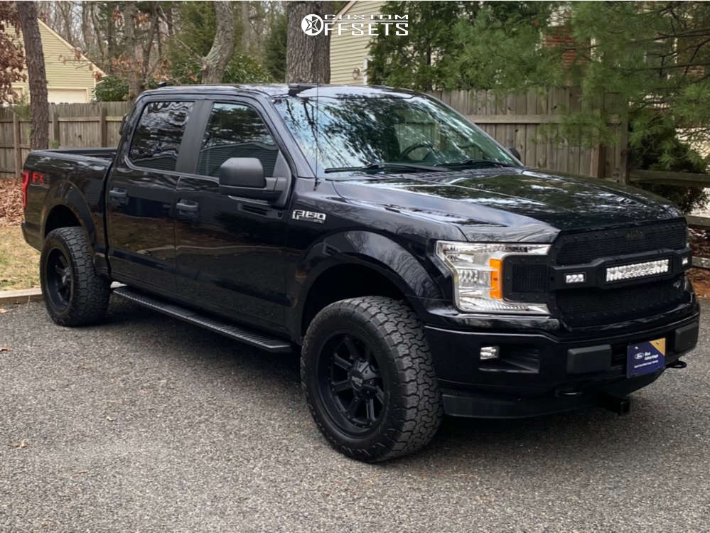2019 Ford F-150 with 20x10 -18 Moto Metal Mo984 and 305/55R20 AMP ...