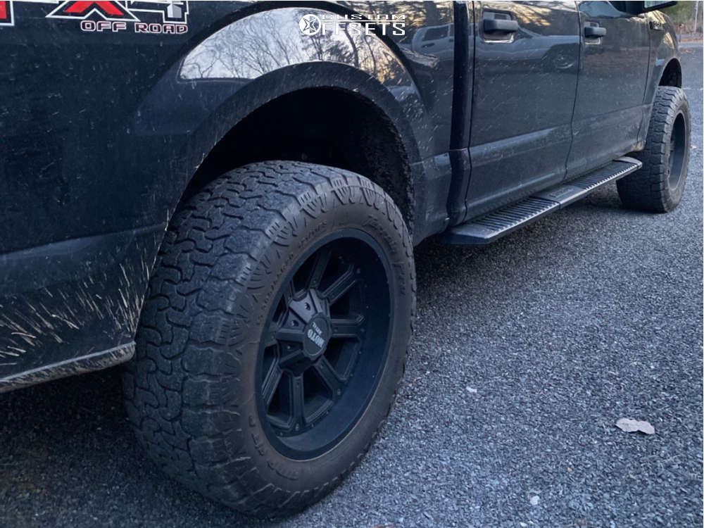2019 Ford F-150 with 20x10 -18 Moto Metal Mo984 and 305/55R20 AMP ...