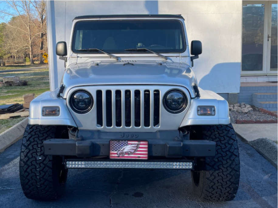 2003 Jeep TJ with 20x12 -51 Vision Prowler 422 and 33/12.5R20 Venom ...