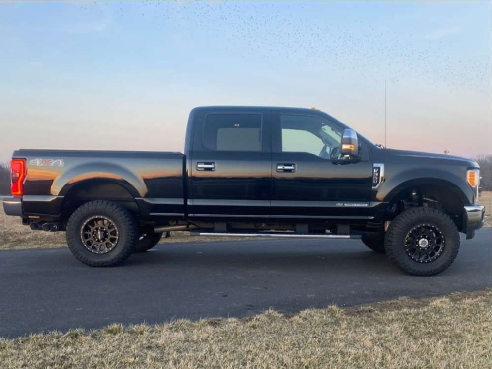 2017 Ford F-350 Super Duty with 18x9 18 Method Mr305 and 35/12.5R18 ...
