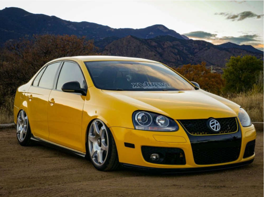 2007 Volkswagen Jetta with 18x8.5 35 Rotiform Six R114 and 225/40R18 ...