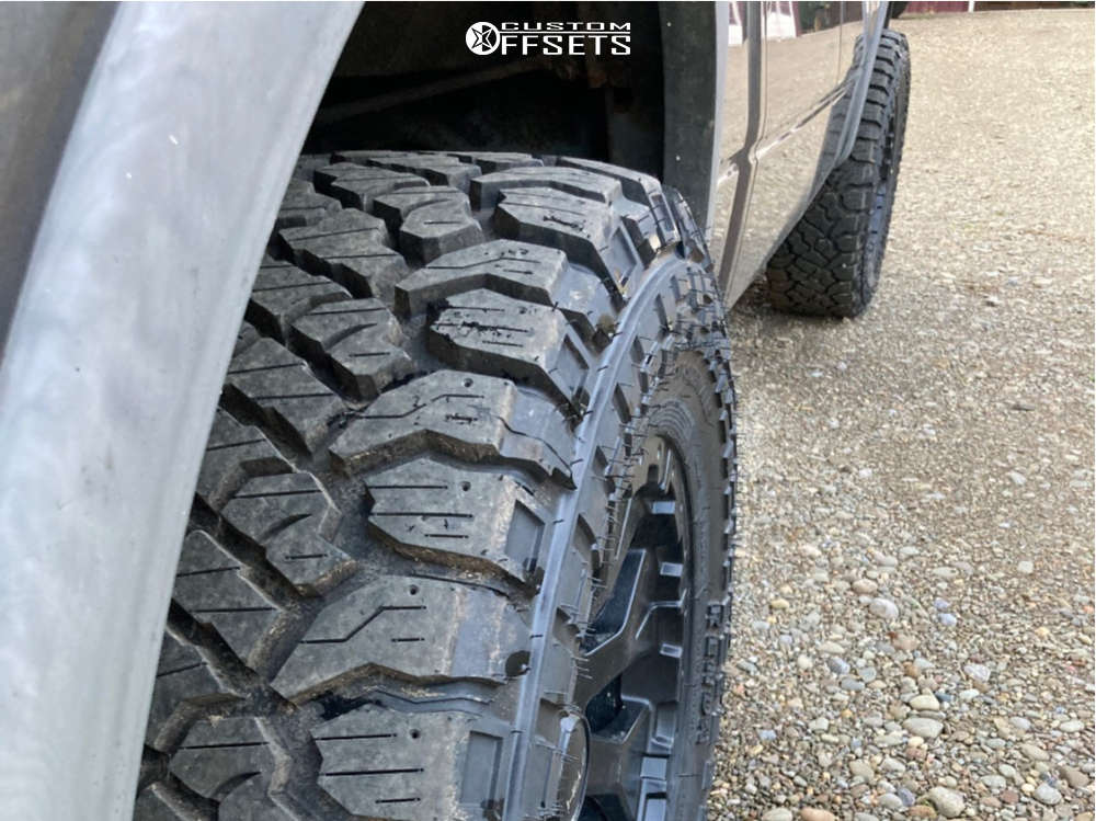 2004 Ford F-150 with 18x9 -12 Helo He878 and 33/12.5R18 Kenda Klever R ...