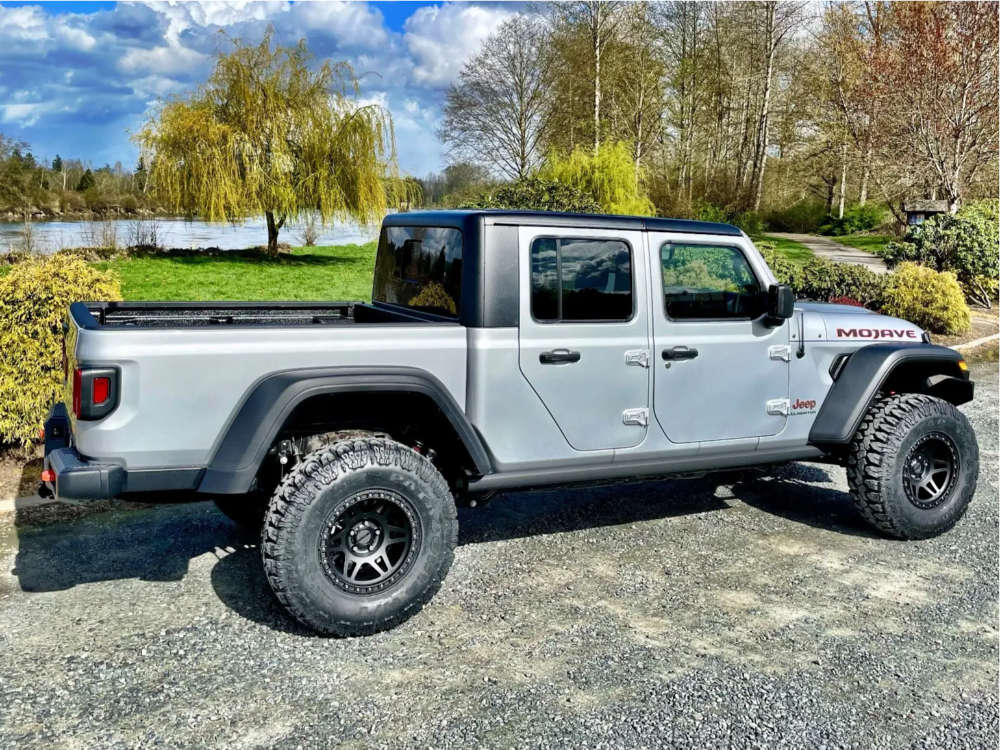 2022 Jeep Gladiator with 17x9 -12 Method Mr312 and 315/70R17 Milestar ...