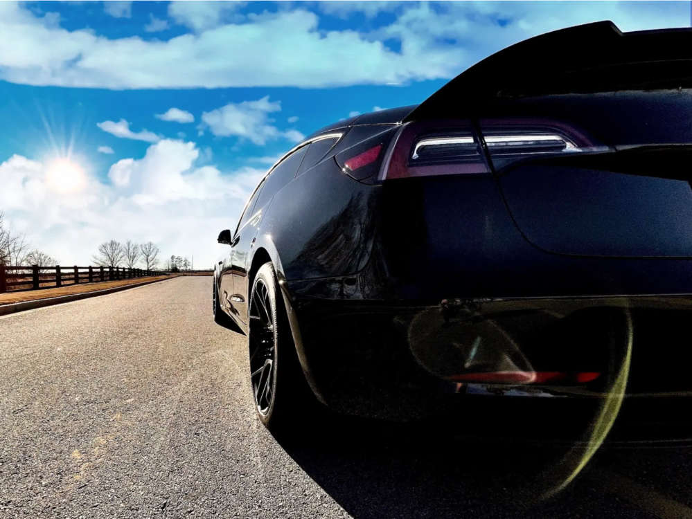 2020 Tesla 3 with 19x9.5 35 Aodhan Aff2 and 265/35R19 Continental ...