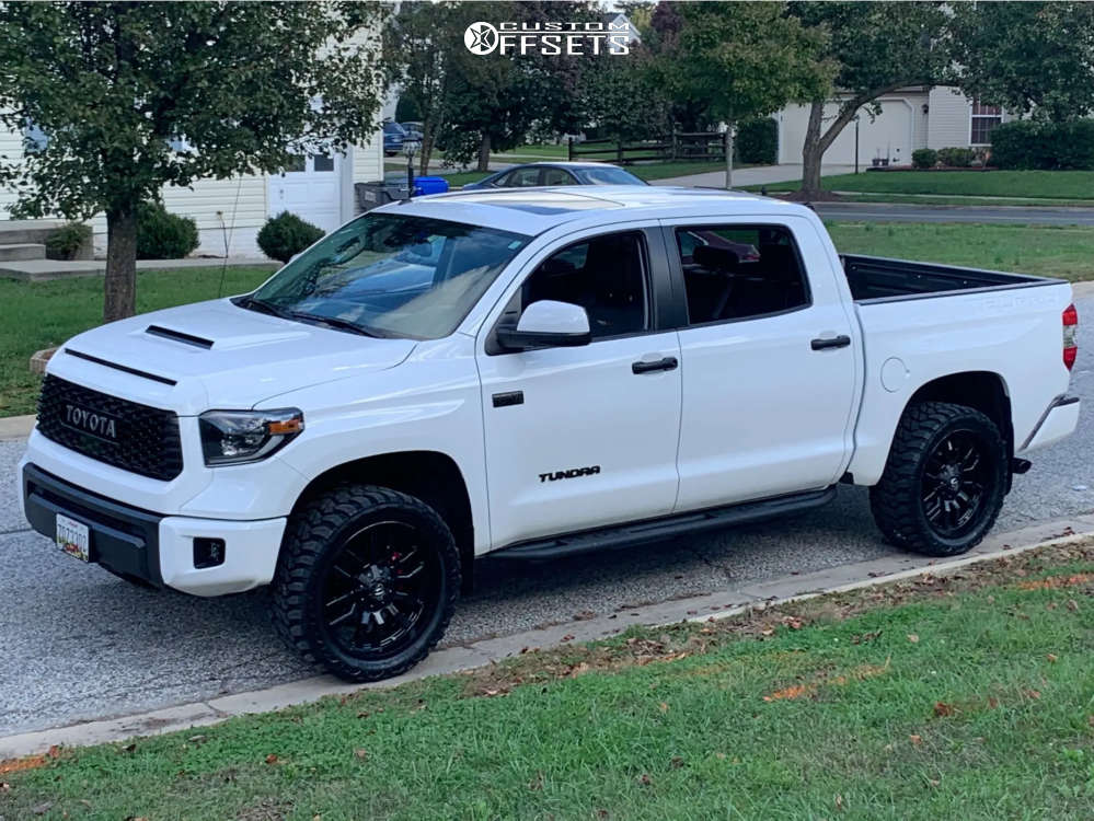 2019 Toyota Tundra with 22x10 -18 Fuel Blitz and 33/12.5R22 Nexen ...