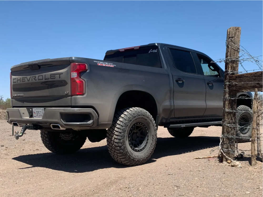 2020 Chevrolet Silverado 1500 with 17x9 -12 Method Mr312 and 37/12.5R17 ...
