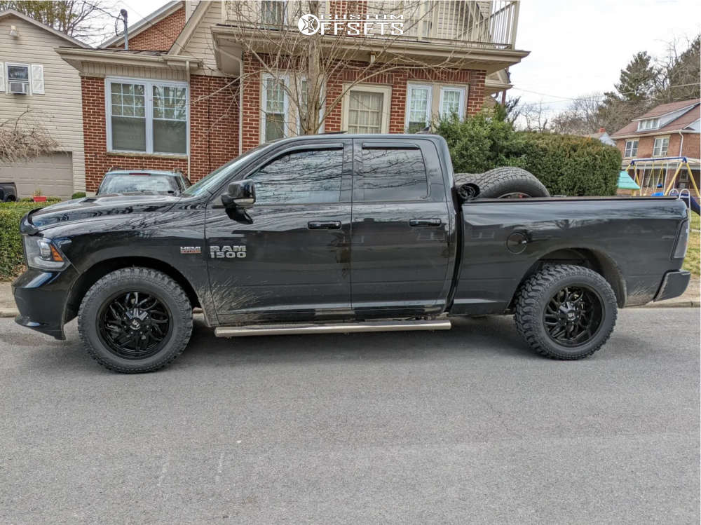 2013 Ram 1500 with 20x10 -19 Hardrock Destroyer and 33/12.5R20 Radar ...