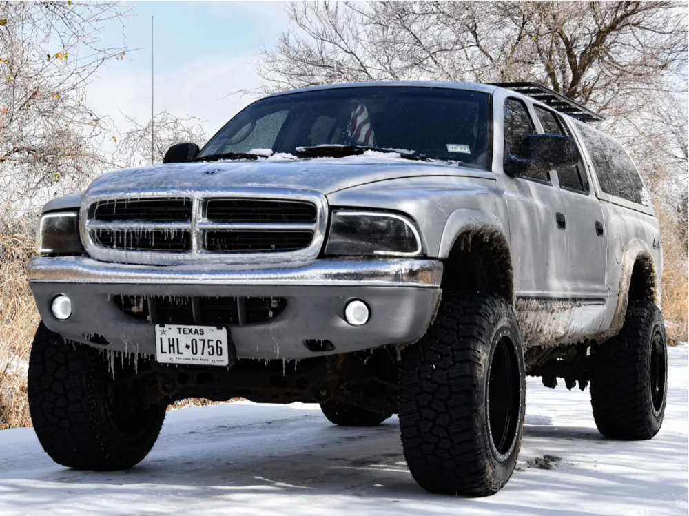 2003 Dodge Dakota with 20x12 -44 Anthem Off-Road Rogue and 305/55R20 ...
