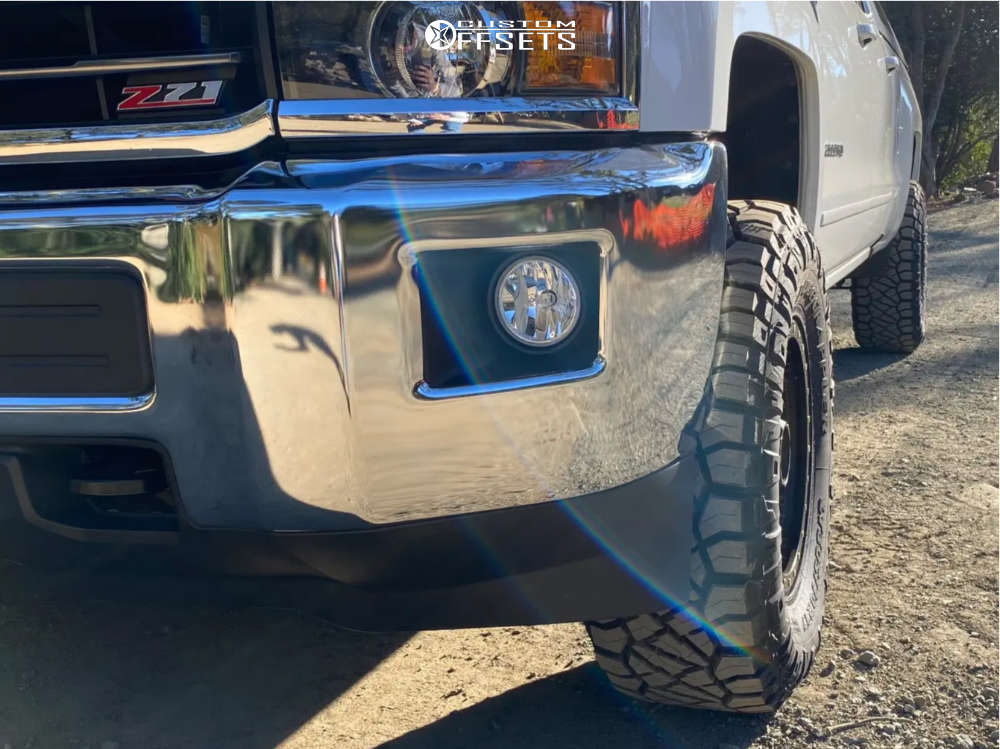2019 Chevrolet Silverado 2500 HD with 17x8.5 0 Method Grid and 305/70R17 Nitto Ridge Grappler ...