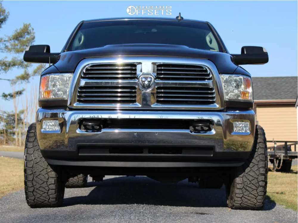 2016 Ram 2500 with 22x12 -44 Hostile Sprocket H108 and 33/12.5R22 Nitto Ridge Grappler and ...